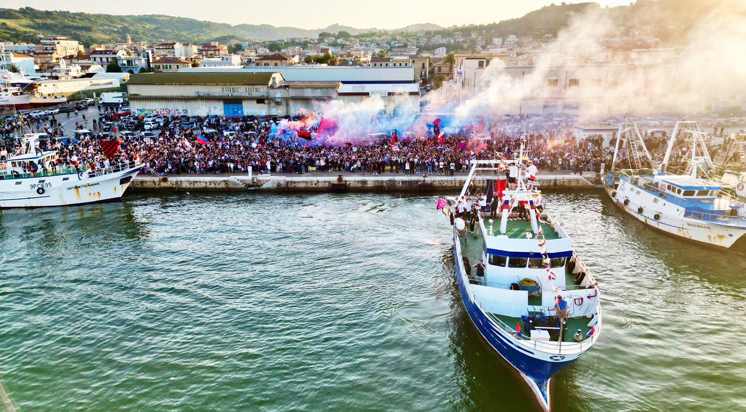Grande festa del popolo rossoblu, dal porto a piazza San Giovanni ...